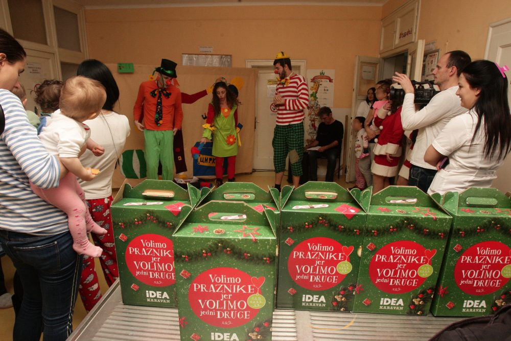 Idea karavan posetio mališane bez roditeljskog staranja i bolnice širom ...