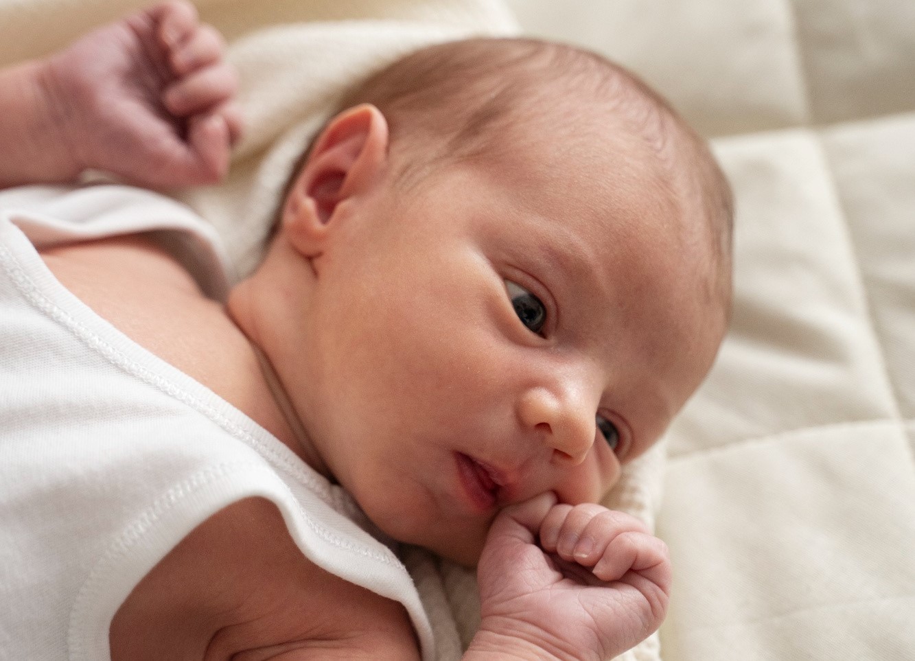 Da li se grčevi češće javljaju kod letnjih beba